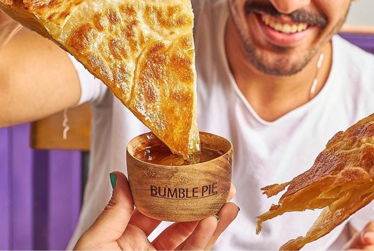 لو نفسك في فطير مشلتت وشرقي زي الكتاب ما بيقول.. جرب Bumble Pi...