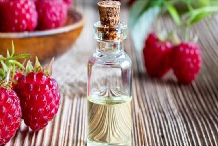 "كنزٌ من الطبيعة: 7 فوائد غير متوقعة لزيت التوت الأحمر"...